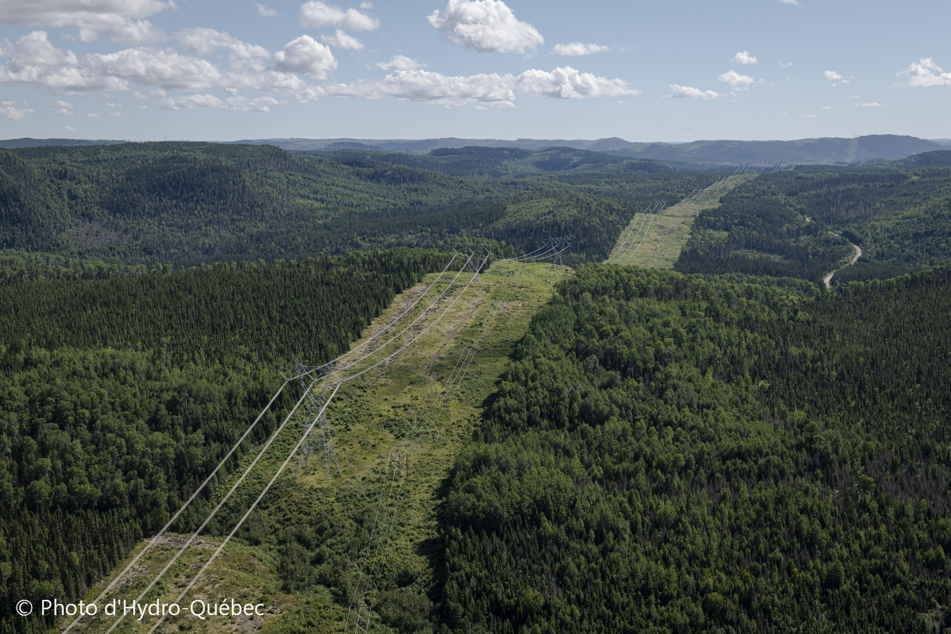 Hydro-Québec lance son projet de ligne de 735 kV - Bleu FM - Chandler 96.3